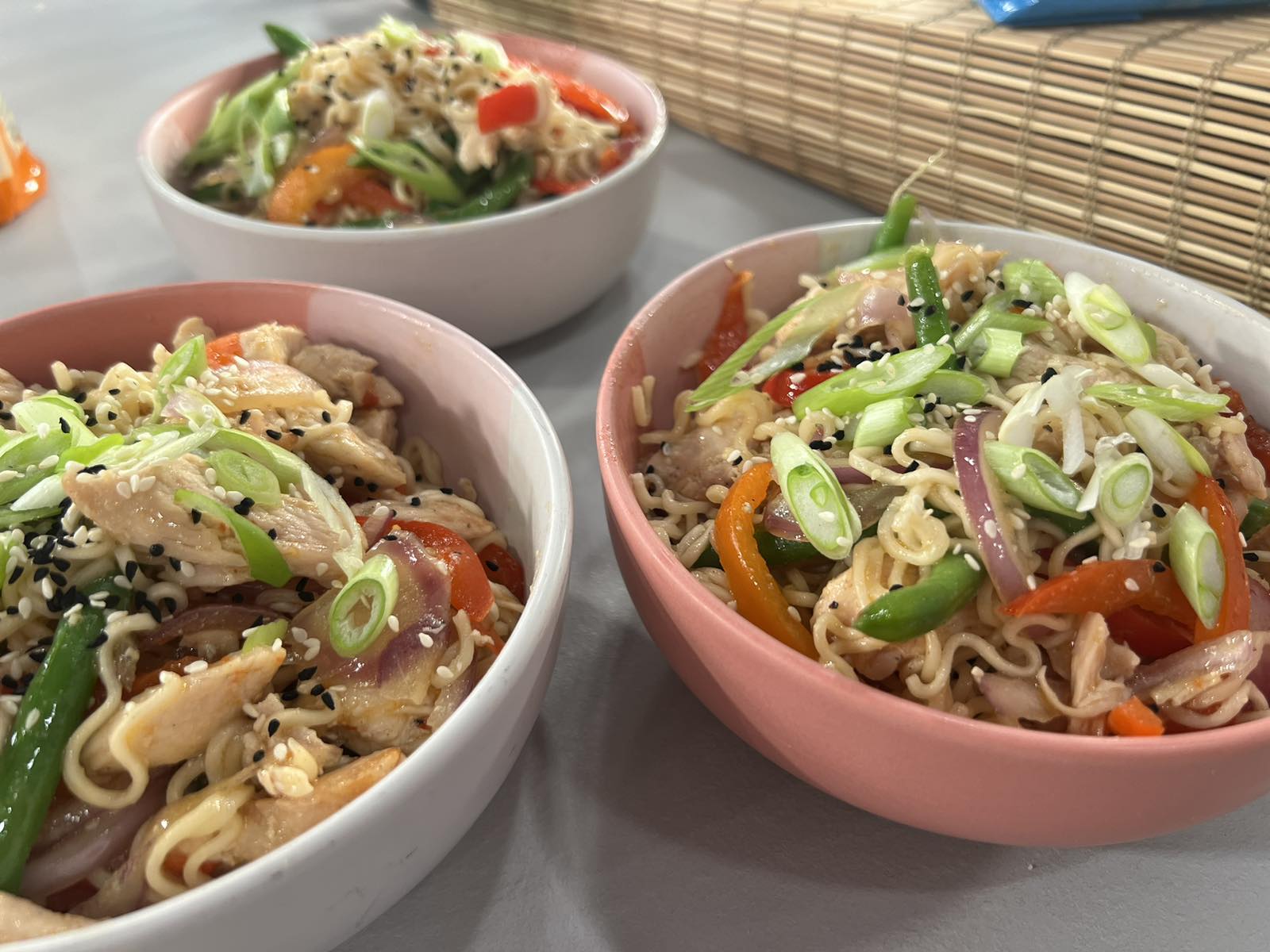 Stir fry noodles με κοτόπουλο και sweet chilly - Σταύρος Βαρθαλίτης